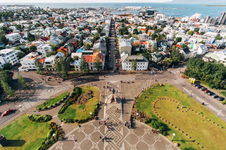 Photographing The Colourful Streets of Reykjavik - vradenburg.net