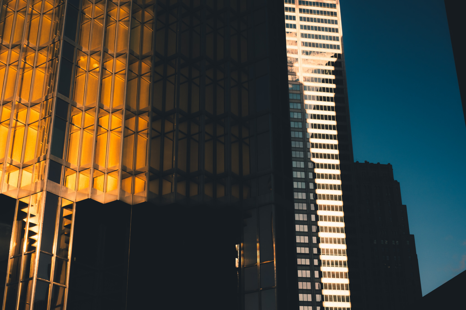 High Resolution Images of Light and Shadow in Toronto - vradenburg.net